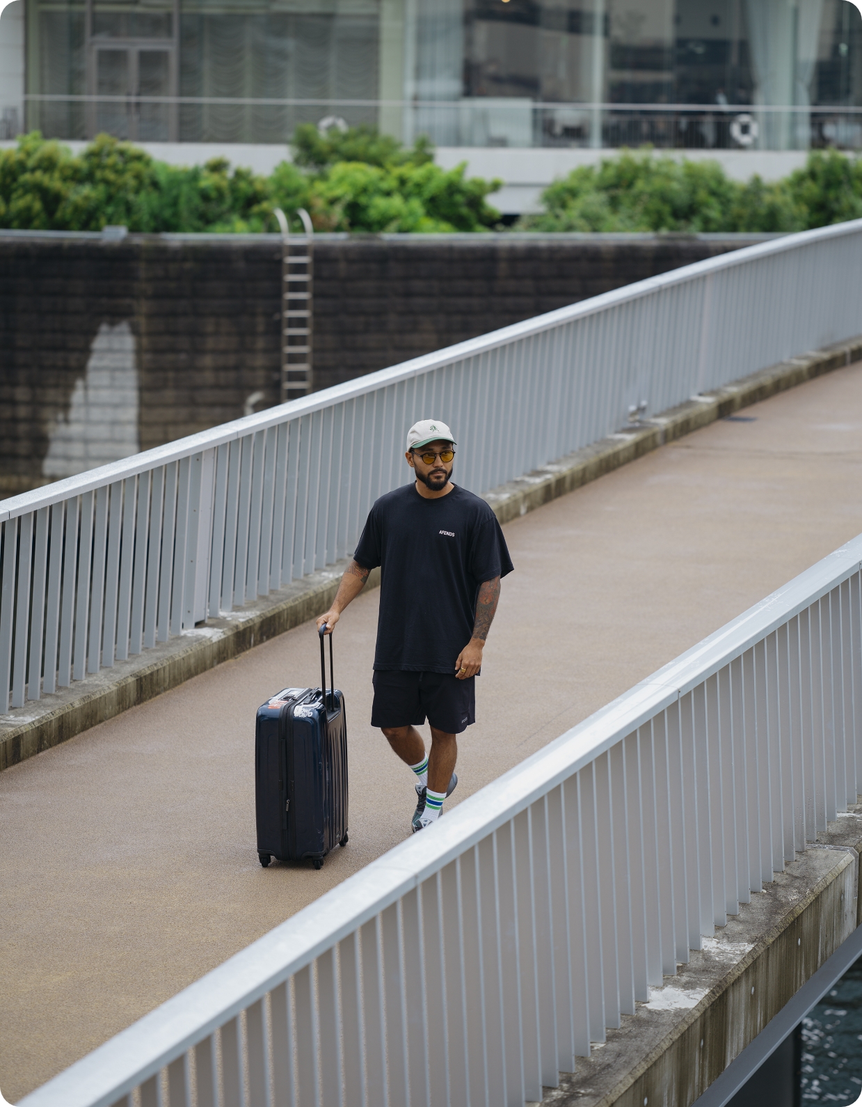 「トゥミ」旅と仕事、そしてサーフィン 緊張の先で見る新たな景色 – ビタラフ・アルマン (PR) | WWDJAPAN
